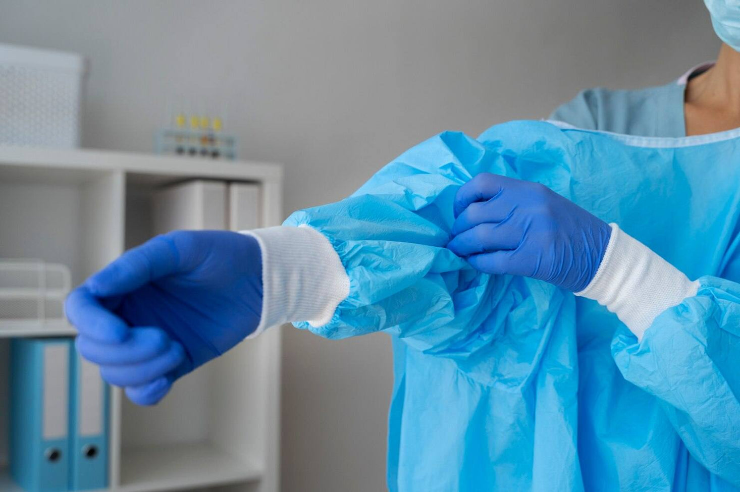 The Difference Between Sterile vs. Non-Sterile Gloves – VizoCare